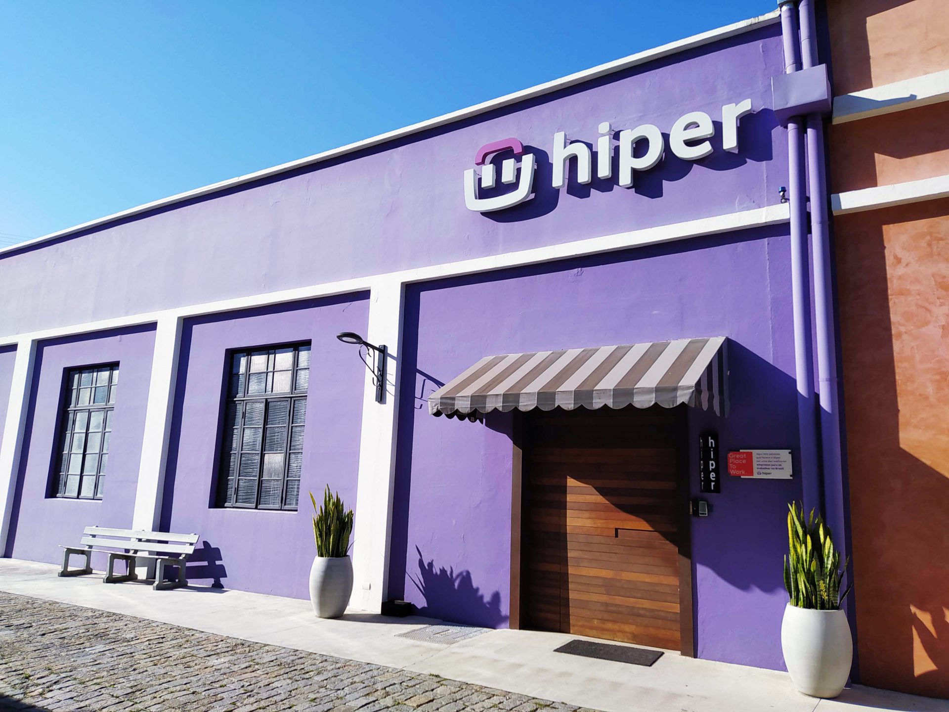 Hiper abre oportunidades em vários setores; mais de dez vagas | Rádio ...