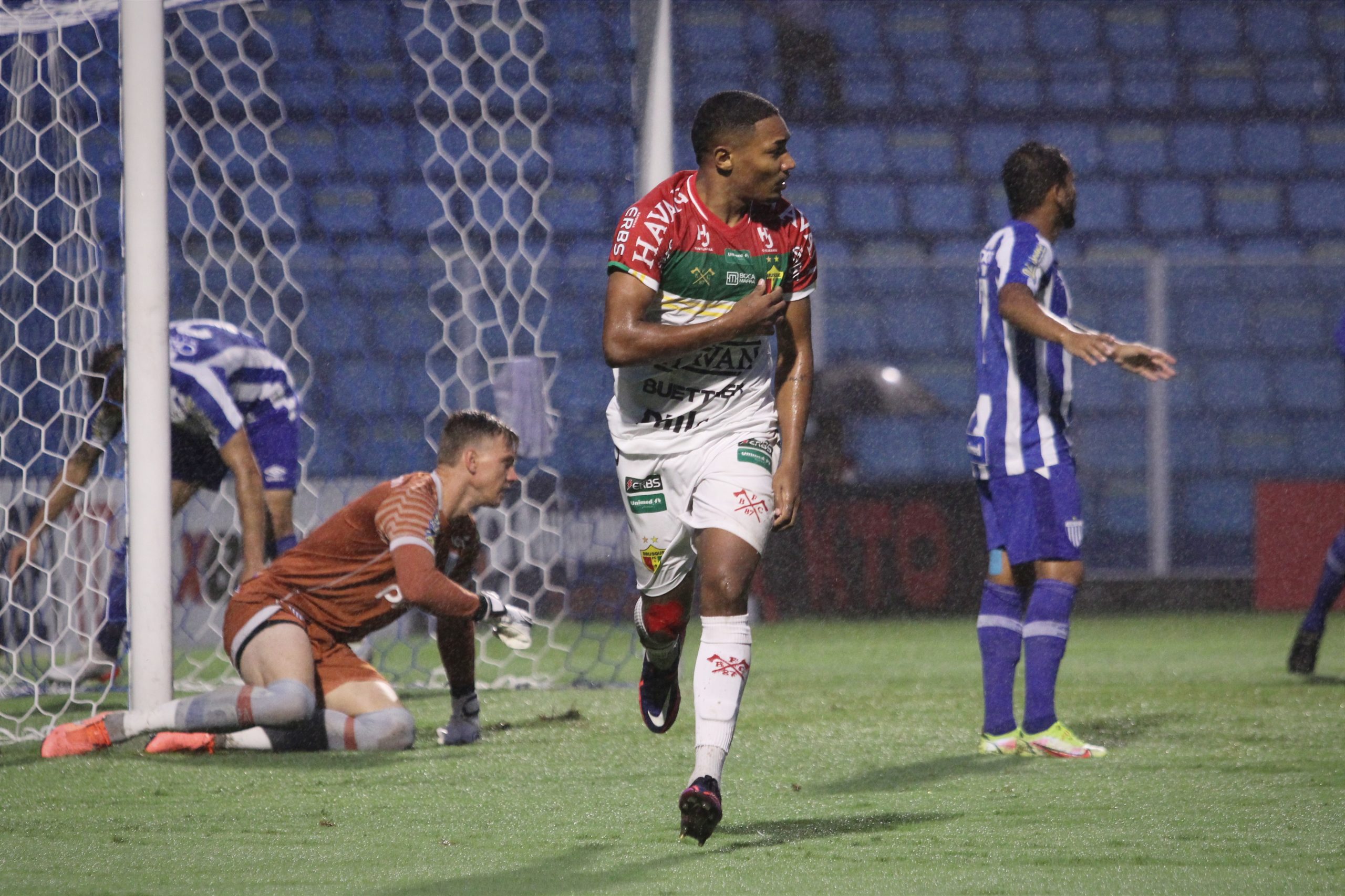 Brusque FC volta com empate da capital no confronto com o Avaí pelas ...