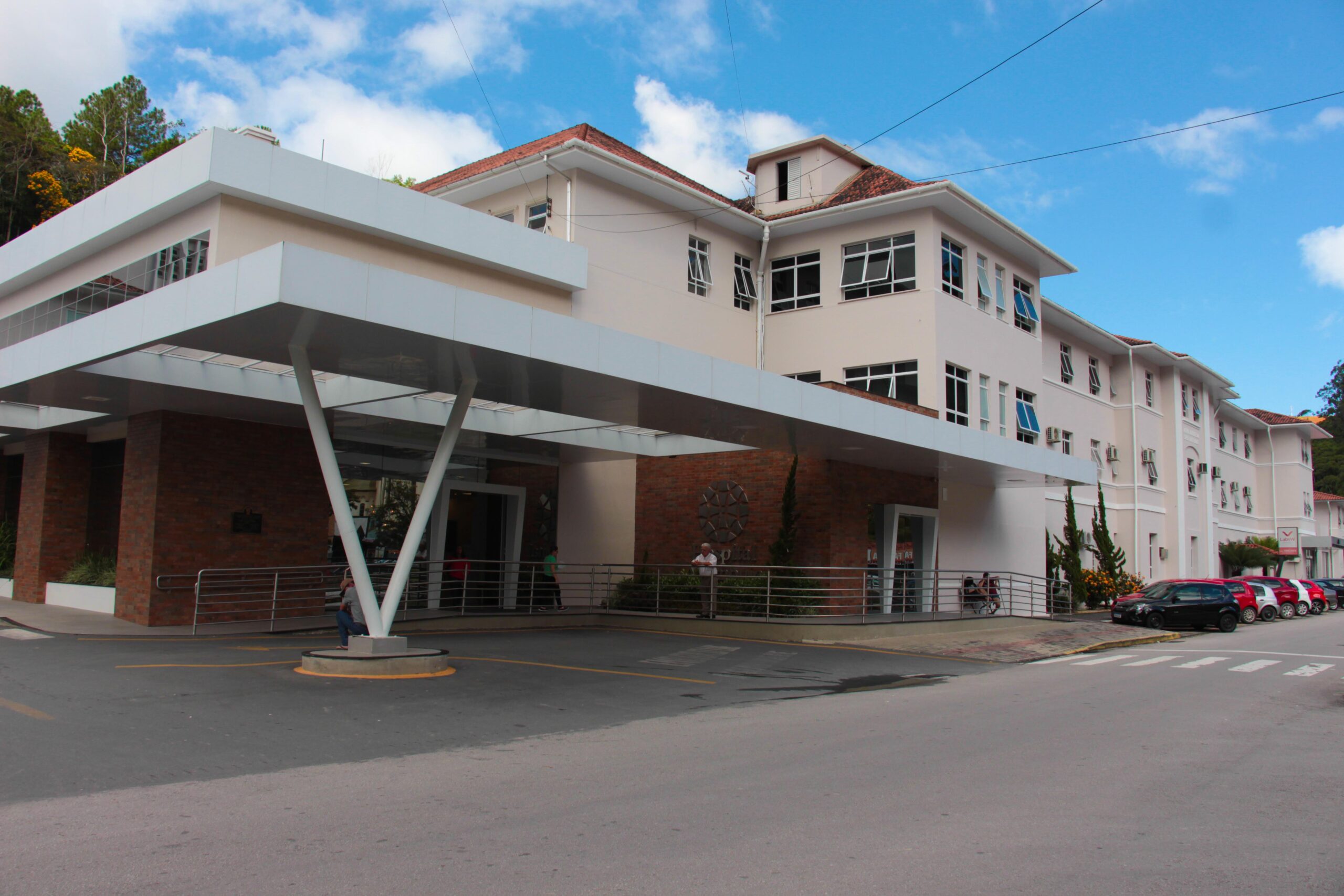 Hospital Azambuja realiza procedimento inédito na Hemodinâmica para ...