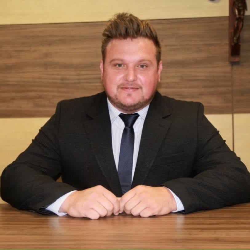 Leonardo Schmitz entrega pedido de exoneração da presidencia do IBPLAN ... Leonardo Schmitz entrega pedido de exoneração da presidencia do IBPLAN ...