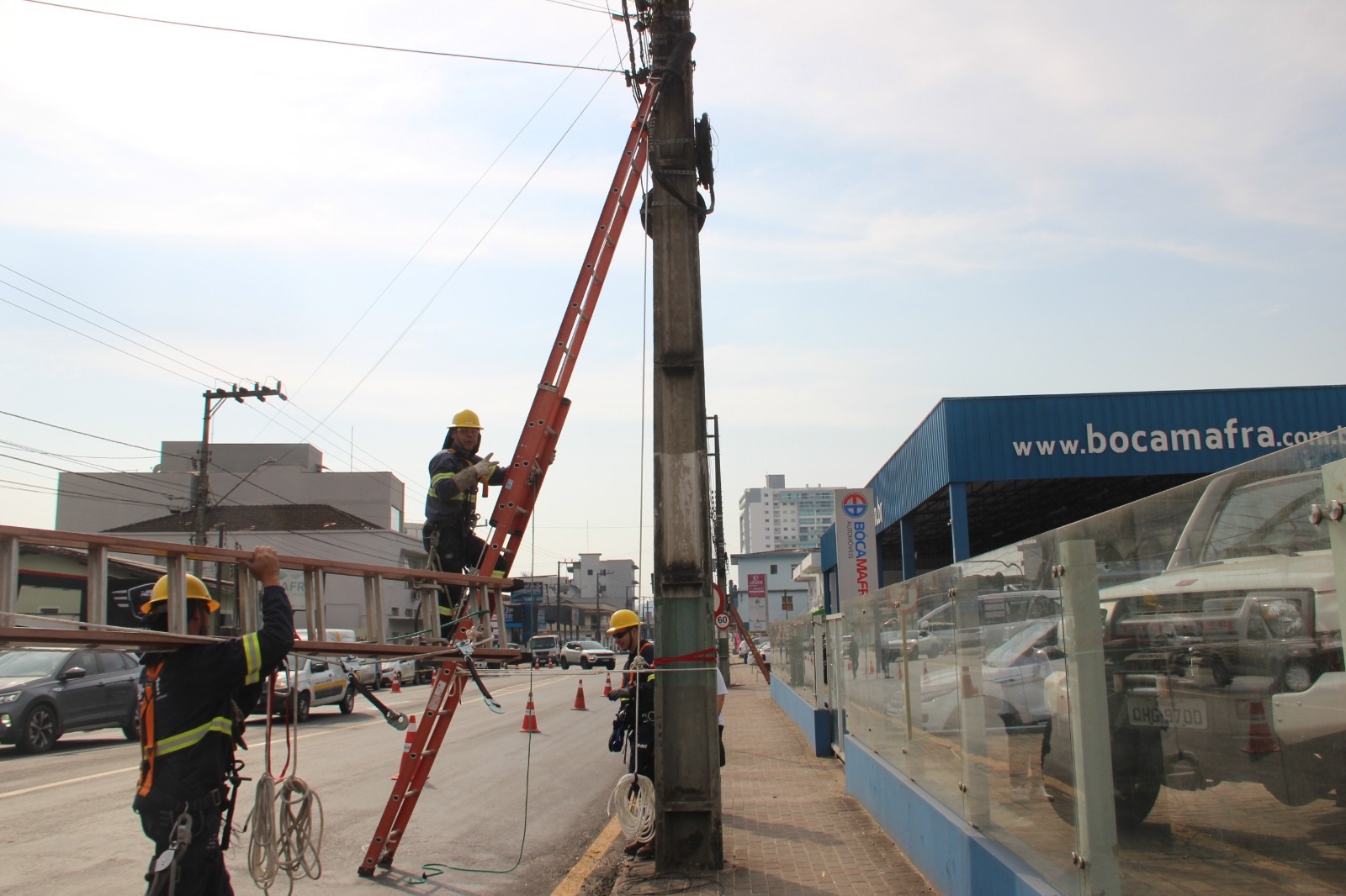 Procon intensifica ação da Operação Limpa Postes contra poluição visual ...