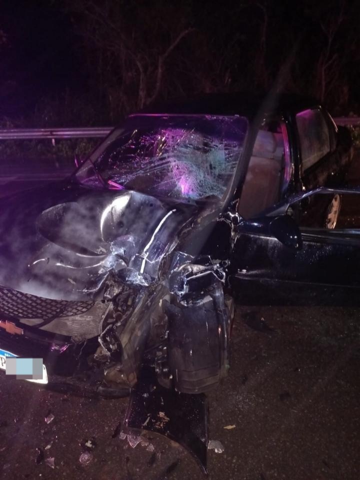 Forte colisão entre veículos na SC 412 é registrada pela polícia ...