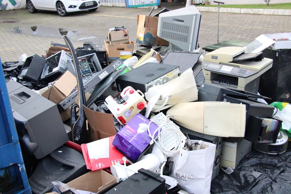 Dia D Ecoponto recolhe mais de 800 quilos de lixo eletrônico, pilhas e ...